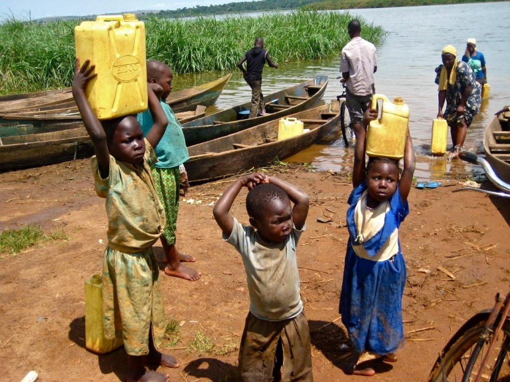 Children-Walumbe-at-landing-site – Children's Lifeline International®